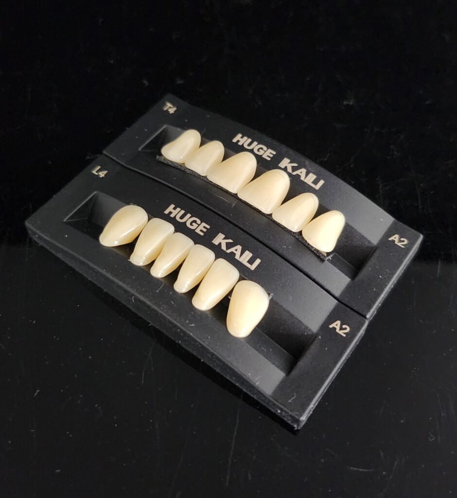 Kaili Synthetic Polymer Teeth HUGE Dental, Anterior, Shade(D2-D4) (per ...